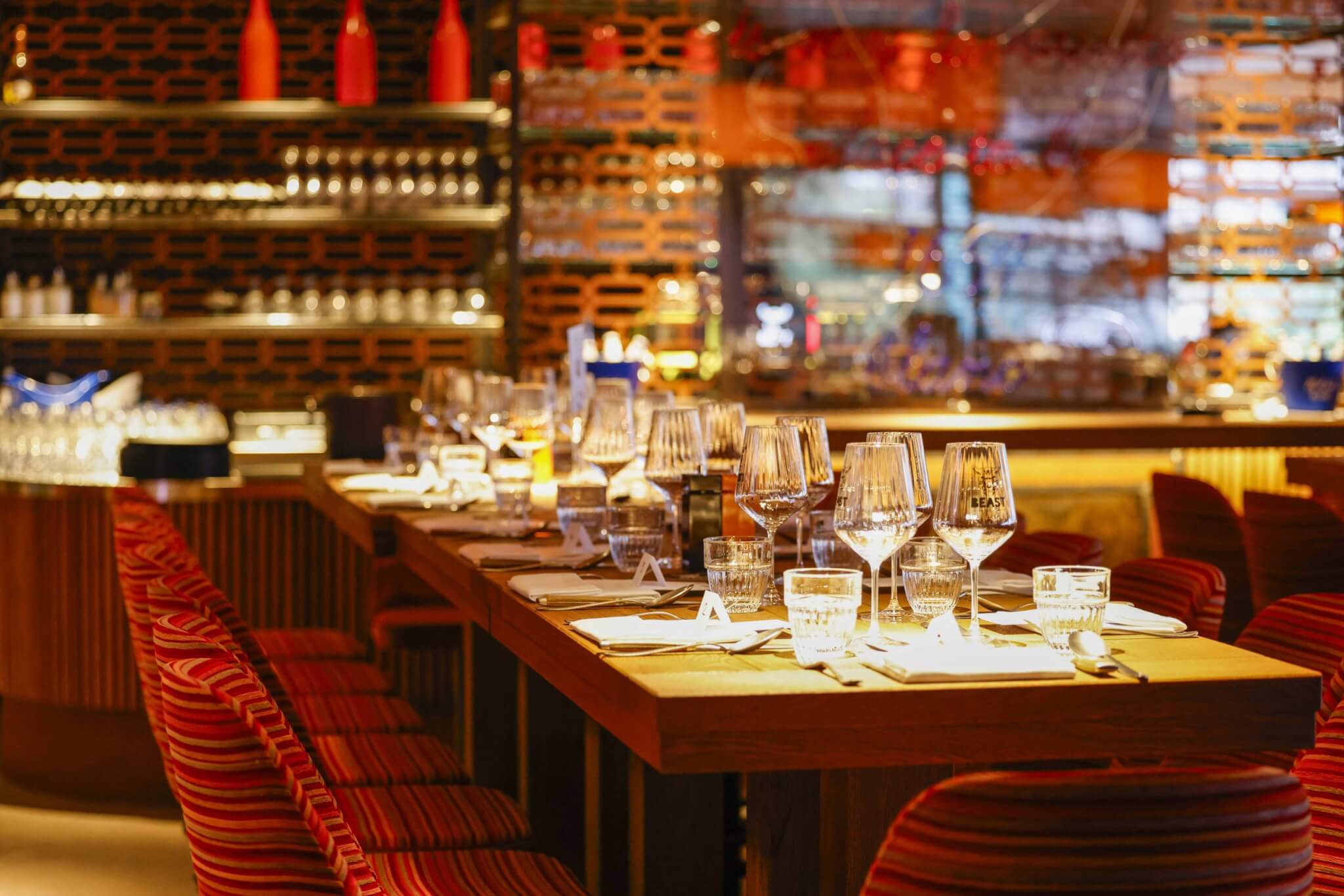 Das BEAST ist los: Steakclub Beast Berlin eröffnet am Alexanderplatz ...